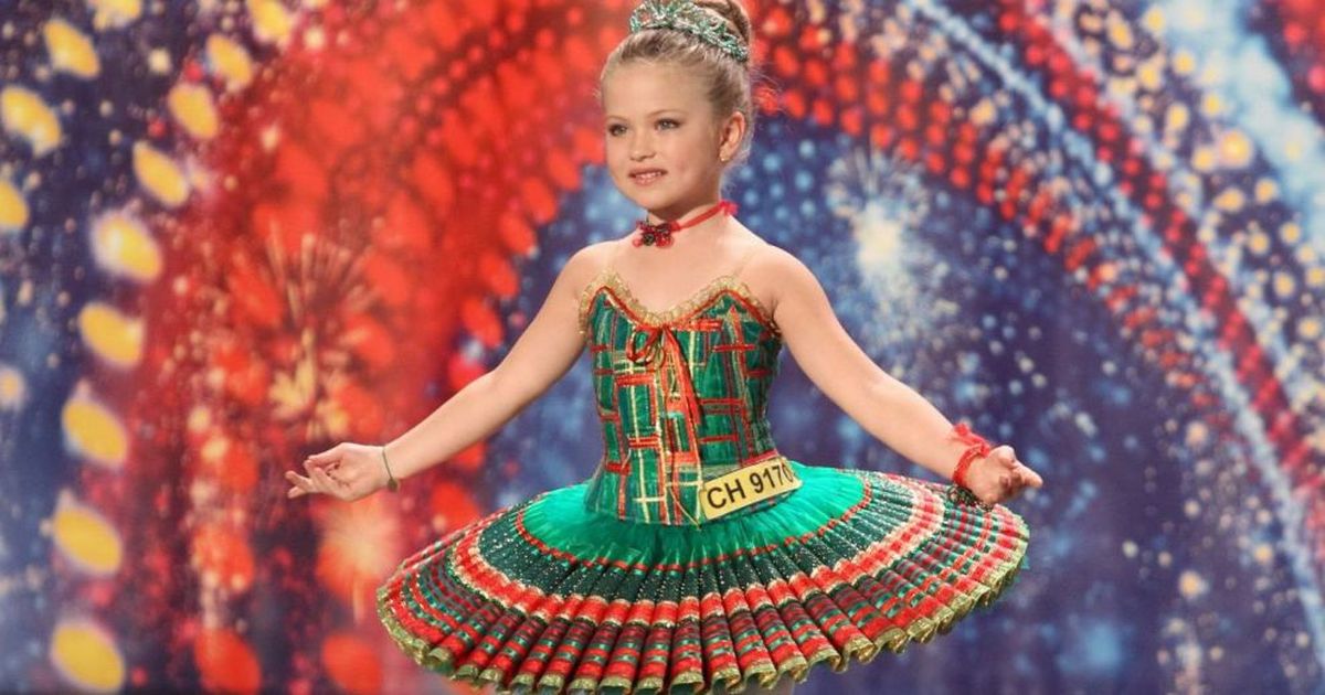 Iti mai aduci aminte de papusa asta de la Romanii au talent? Andra ...