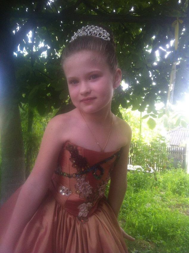 Iti mai aduci aminte de papusa asta de la Romanii au talent? Andra ...