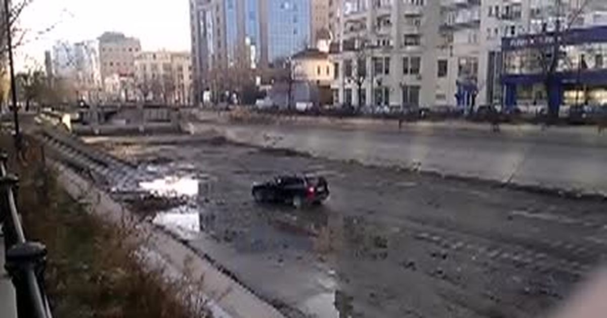 Ba, esti prost? Uite cum incearca un smecher de Bucuresti sa evite ...