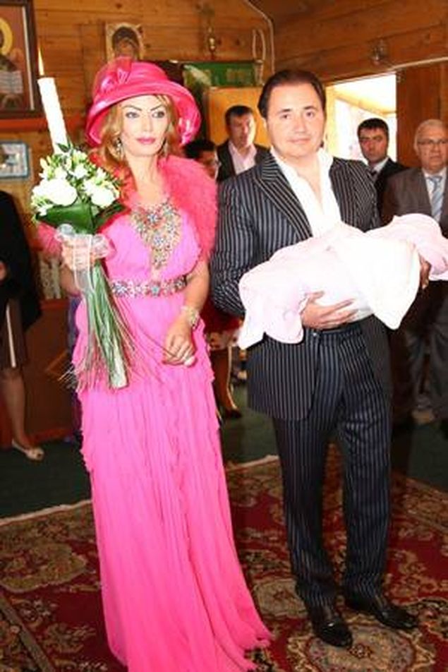 Cum arata femeia pe umarul careia plange deputatul Cristian Rizea cand ...