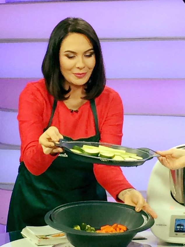 FOTO! O cunoscuta prezentatoare TV este insarcinata! Alexandra Pacuraru ...