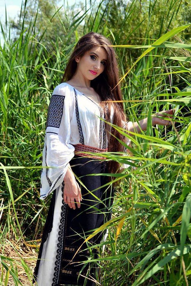 Maria Dragomiroiu nu mai este singura cantareata cu parul foarte lung ...