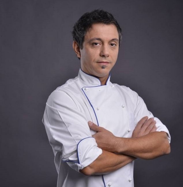 EXCLUSIV! El e bucatarul care le-a declarat razboi celor mai cunoscuti ...