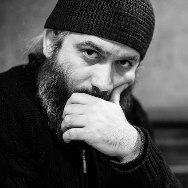 El este singurul calugar care se da in vant dupa melodia controversata ...