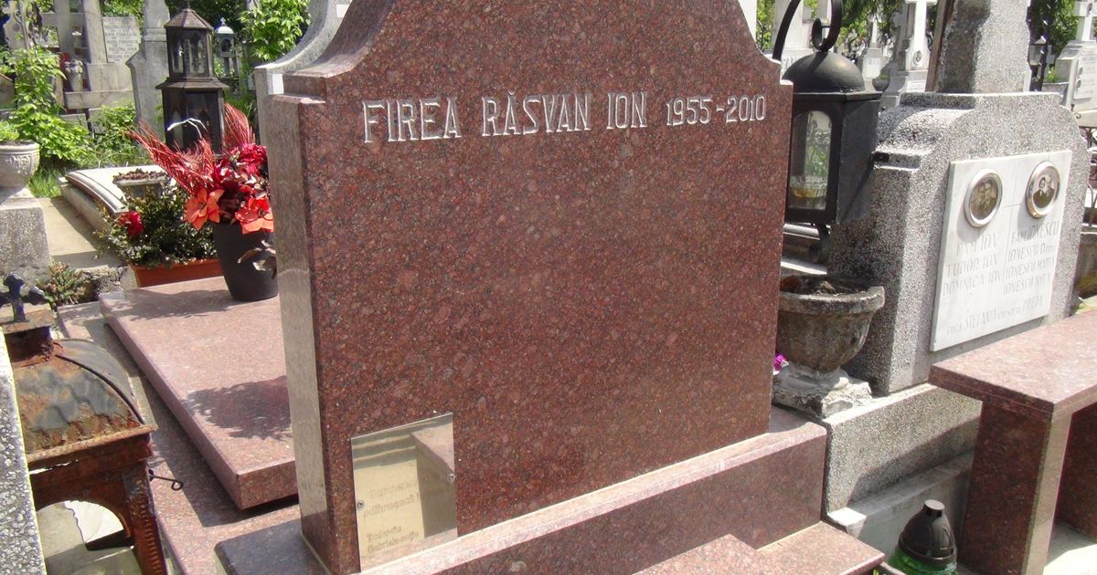 FOTO EXCLUSIV! La mormantul primului barbat al Gabrielei Firea, fostele ...