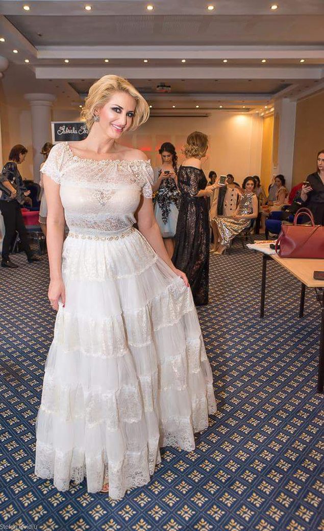 VIDEO EXCLUSIV! Julia Jianu: Da, mi-am pus silicoane! Cantareata ...