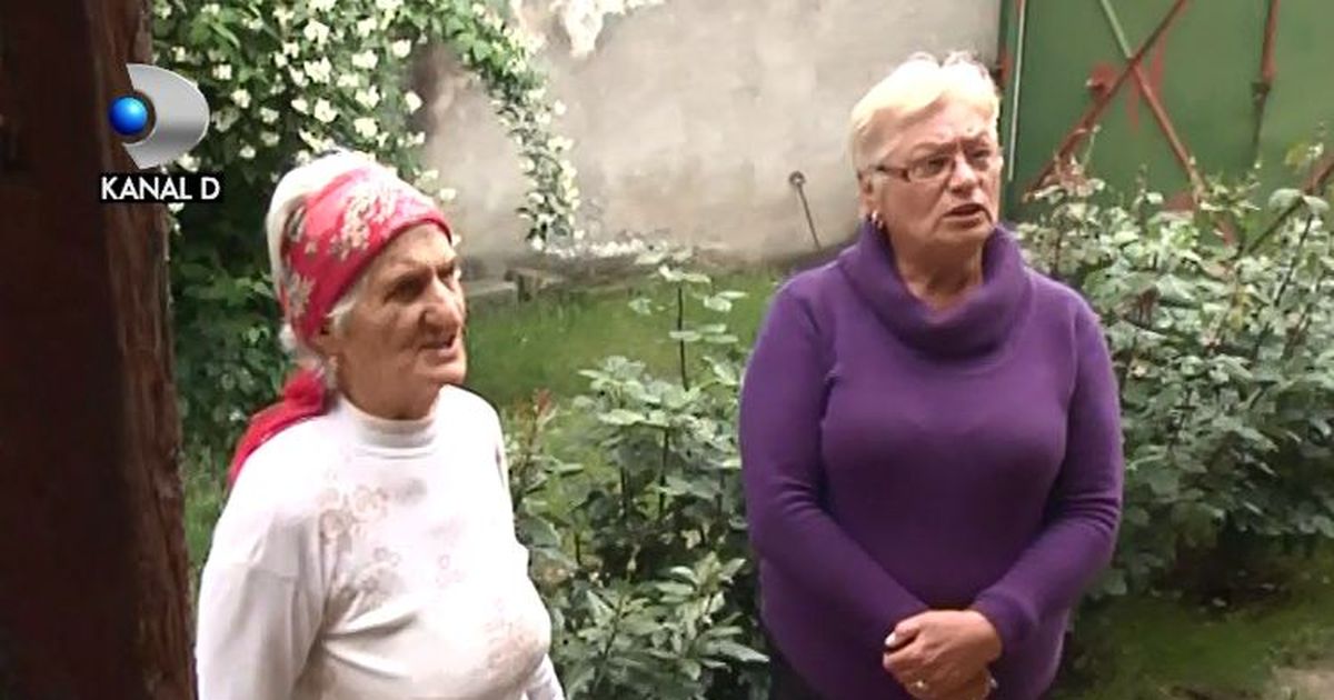 Video exclusiv | Doua femei dorm afara, invelite in staniol, de frica ...