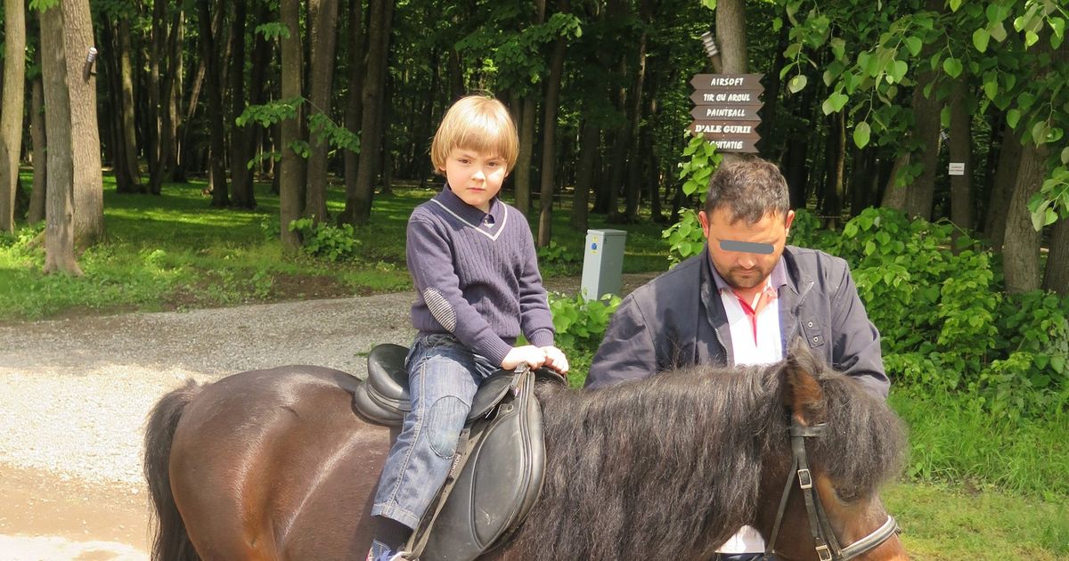 FOTO Printul Carol Ferdinand s-a dat cu tiroliana - WOWBiz