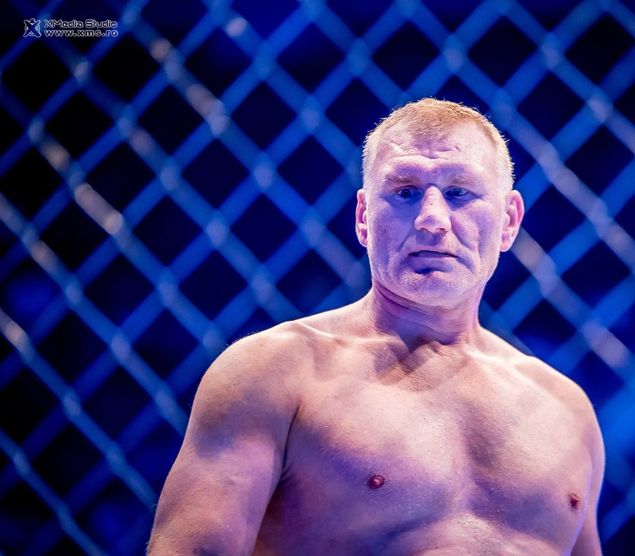 Tolea Ciumac a revenit in ring! Luptatorul si-a pus adversarul la ...