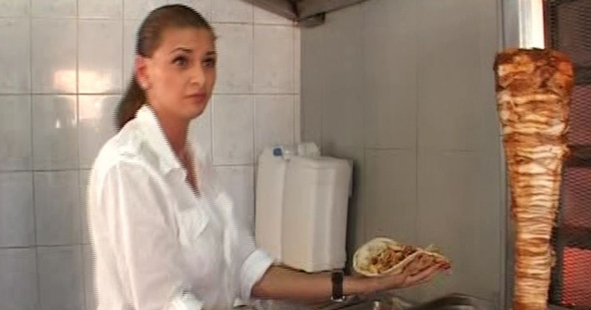 FOTO! Ramona Gabor traieste intr-un lux orbitor in Dubai, conduce ...