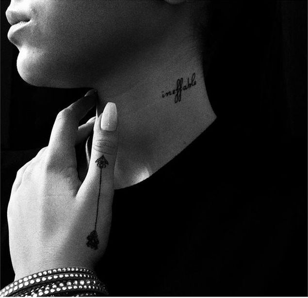 Carmen Minune si-a etalat noul tatuaj! E scris in limba dragostei si e ...