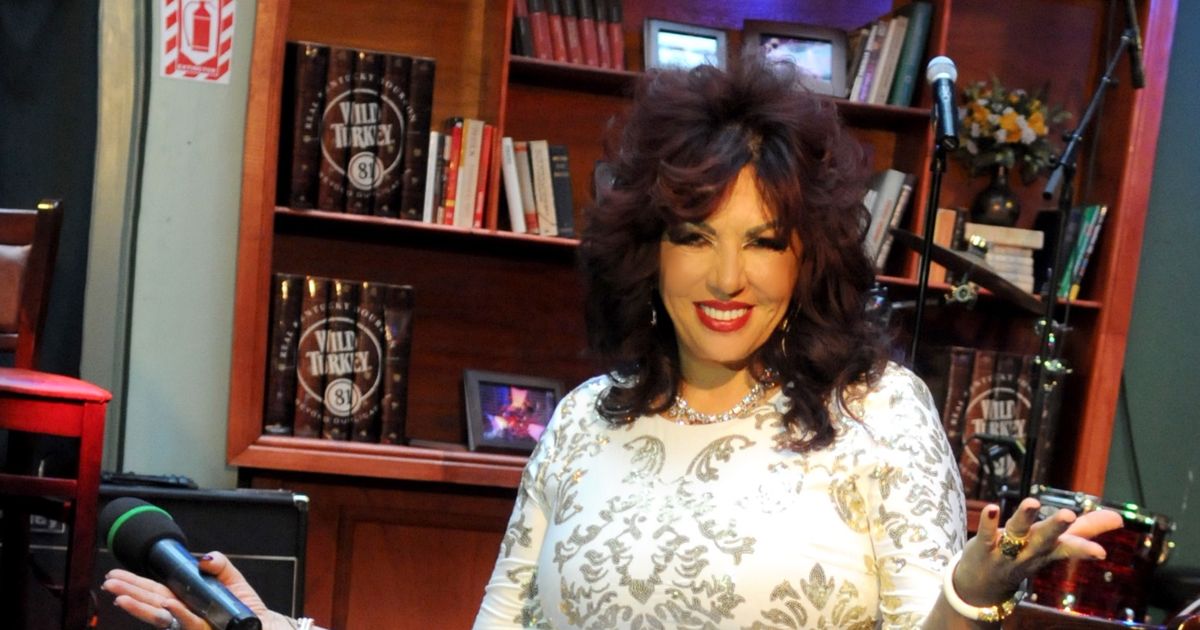 Dupa ce a prezis victoria lui Hillary Clinton, Carmen Harra si-a redus ...