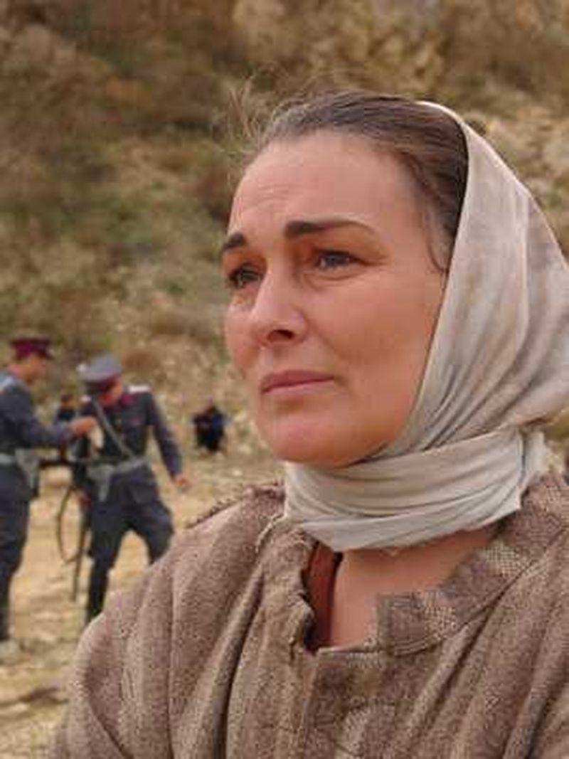 Cum a ajuns actrita Maria Ploae sa il venereze pe Parintele Arsenie ...