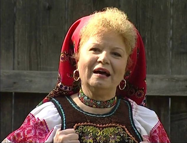 La aproape 70 de ani, Saveta Bogdan "s-a tunat"! Ce si-a putut face la ...