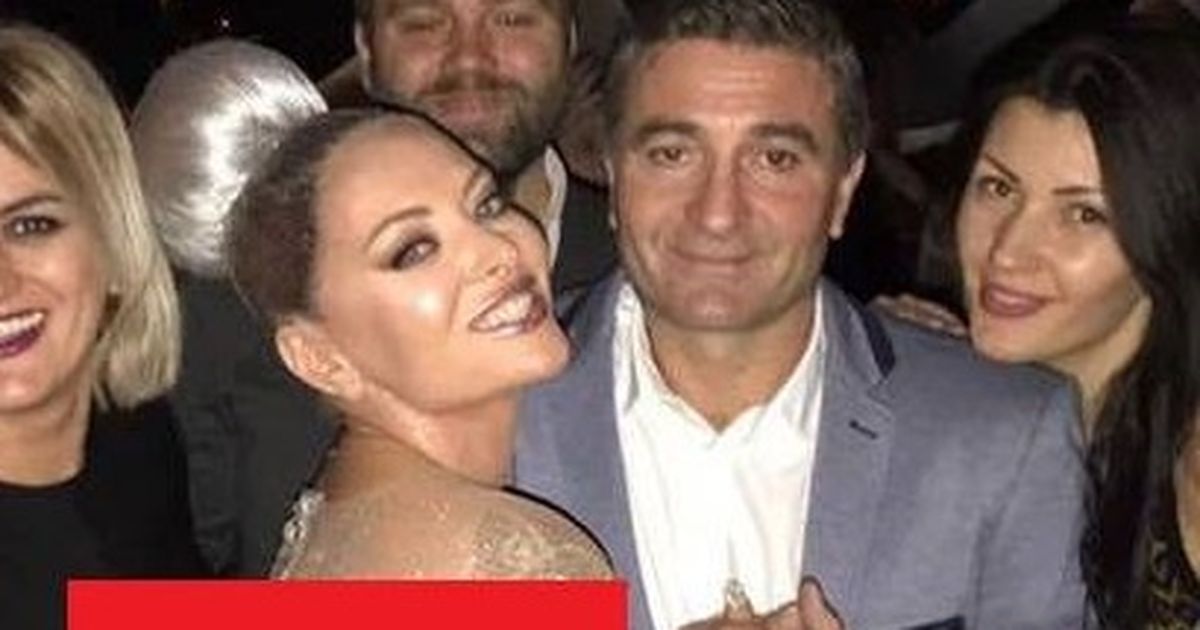 Imaginea Deliei a fost stricata de doua scapari! I s-a vazut chilotul ...