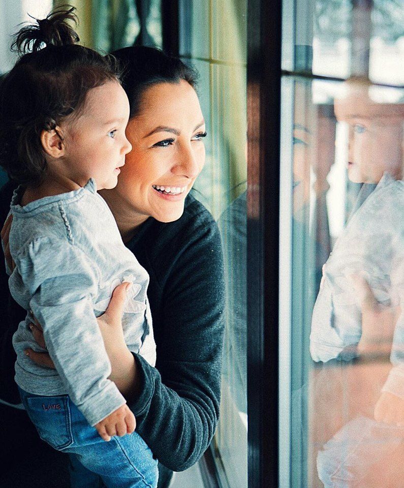 Andra a postat cea mai induiosatoare imagine cu fiica ei! Cantareata ...