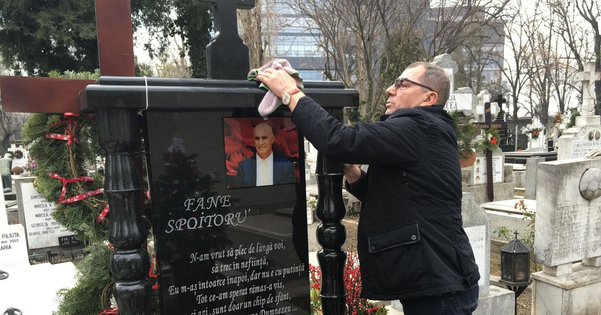 Mormantul lui Fane Spoitoru este foarte bine ingrijit. - WOWBiz