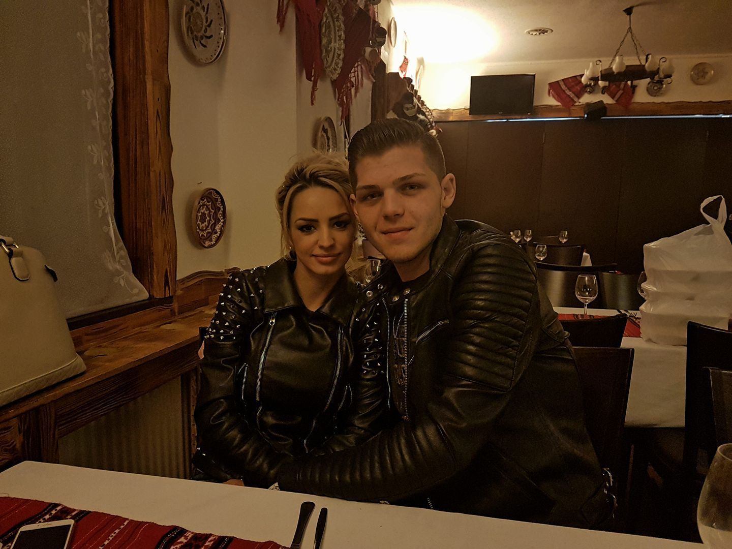 Gabriel Guta se iubeste cu o blonda foarte sexy. - WOWBiz