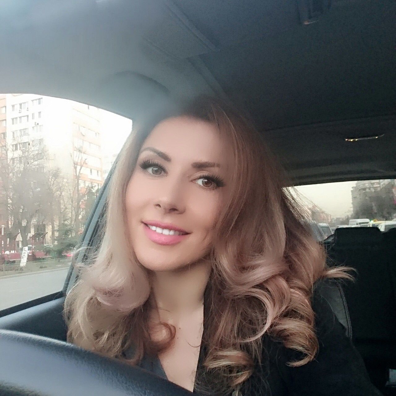 Carmen Bruma si-a schimbat culoarea la par - WOWBiz