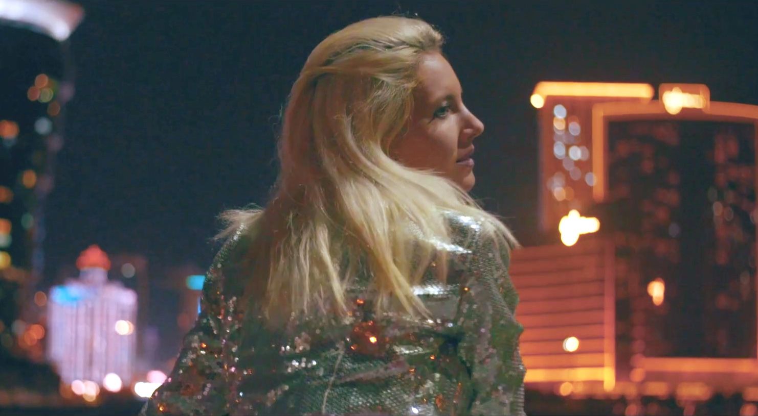 Anca Pop a facut show-ul “Cosmic Cocktail” in fata a 120.000 de ...