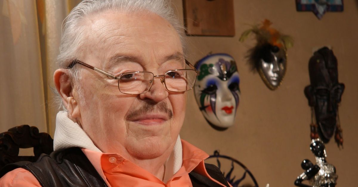 Crucea de la mormantul lui Ion Lucian s-a rupt. - WOWBiz