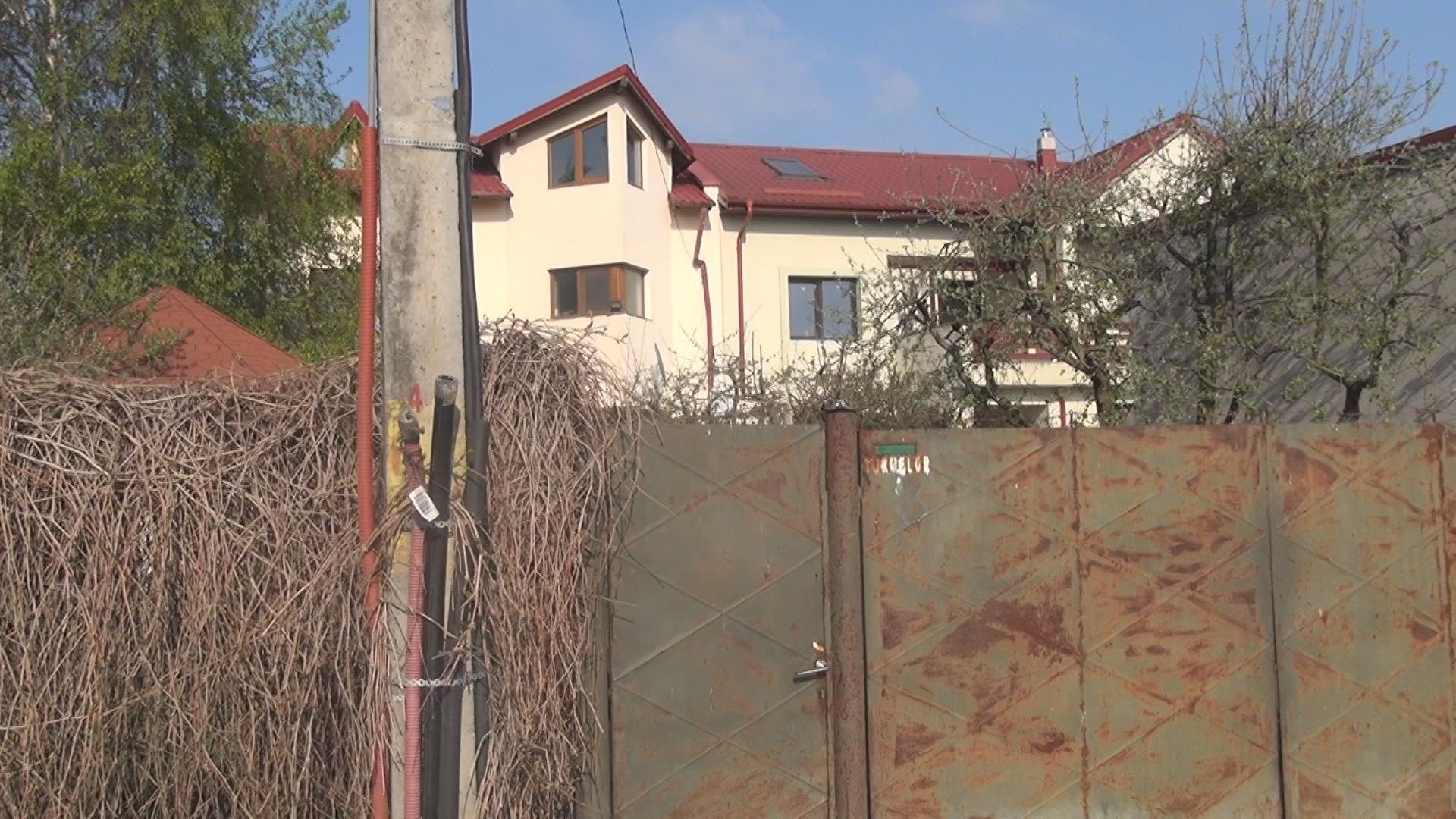 Cum arata casa lui Florin Zamfirescu si cum se prezinta casa Catalinei ...