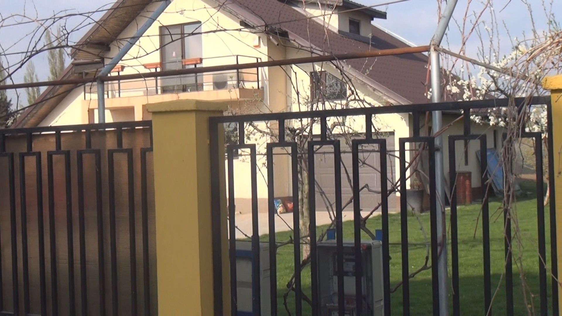 Cum arata casa lui Florin Zamfirescu si cum se prezinta casa Catalinei ...