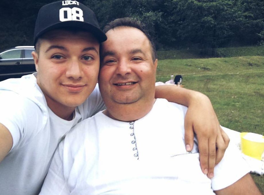 Fiul regelui Dorin Cioaba are talente de manechin! Uite cum pozeaza ...