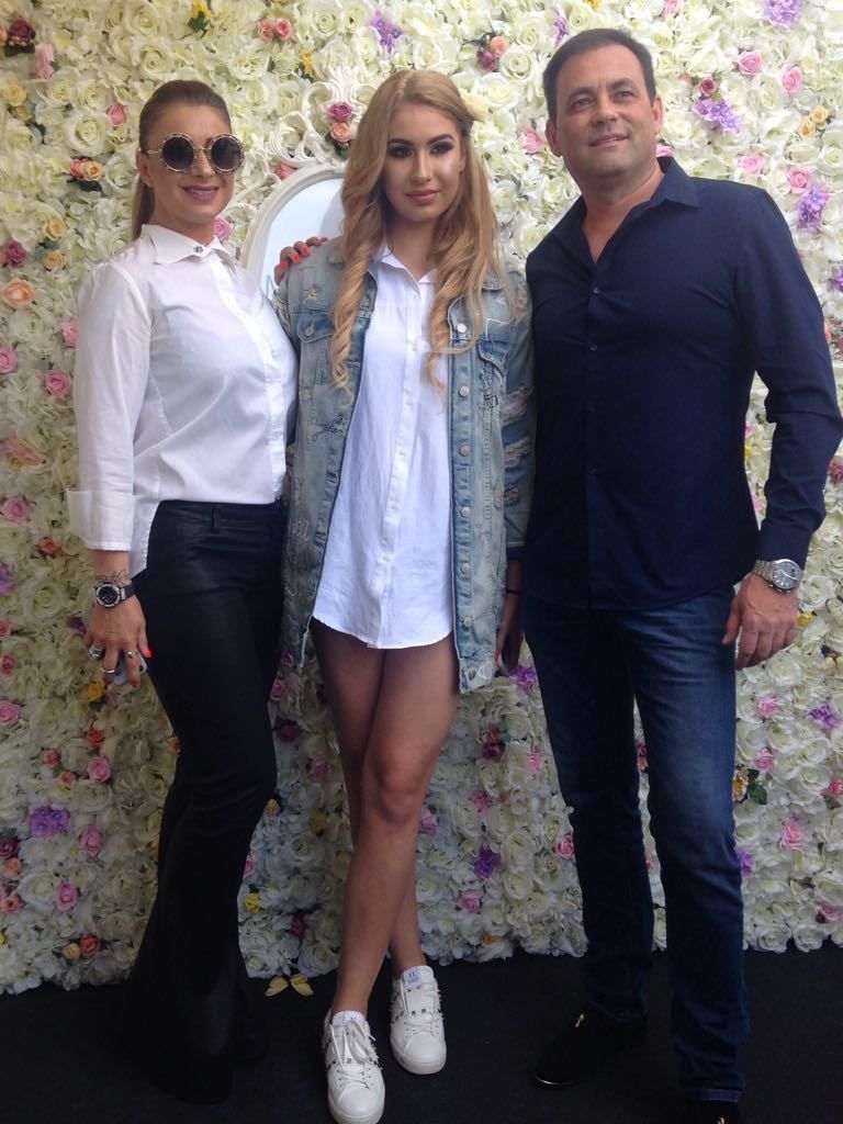 WOW, ce frumoasa este fiica Anamariei Prodan, blondina Sarah! E inalta ...