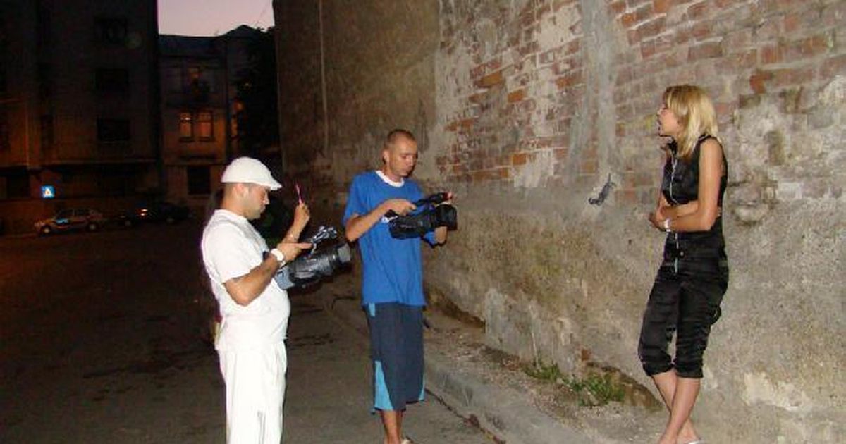 In ce conditii filma la inceput Denisa Manelista! Imagini de pe vremea ...