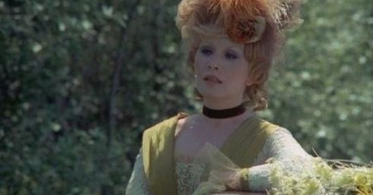 Rodica Tapalaga, uitata de lume! Mormantul ei e plin de buruieni - WOWBiz