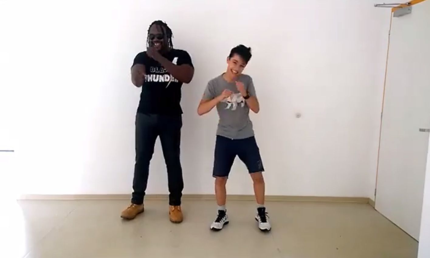 FOTO Fiul lui Victor Ponta a dansat de bucurie ca a terminat clasa a 8 ...