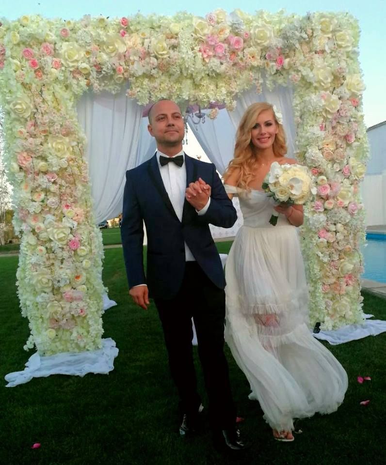 Prima fotografie cu sotia lui Dan Badea in rochie de mireasa! WOW, pur ...