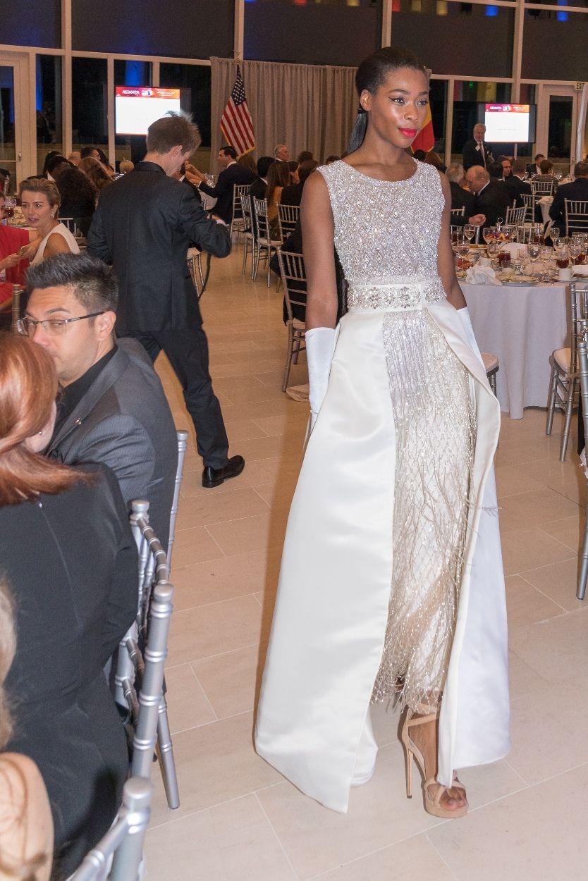 Andra Turcanu a stralucit cu o colectie de gala la Washington - WOWBiz