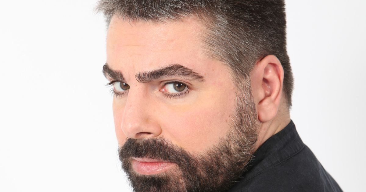 Maurice Munteanu se ţine de şotii! Ce ii face unei concurente in editia ...