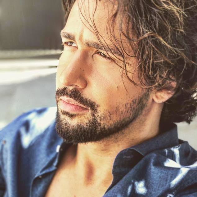 Ce i-a facut Alexandru Constantin unei invitate! Prezentatorul tv i-a ...