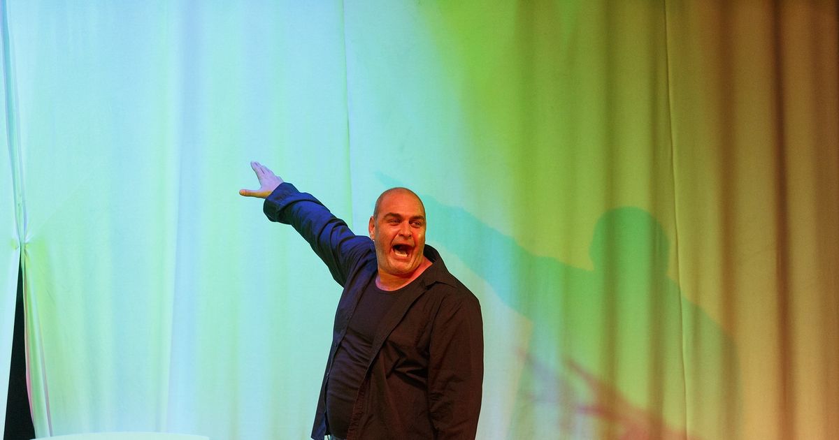 Cum arata la bustul gol actorul Marius Chivu, taximetristul "Rata" din ...