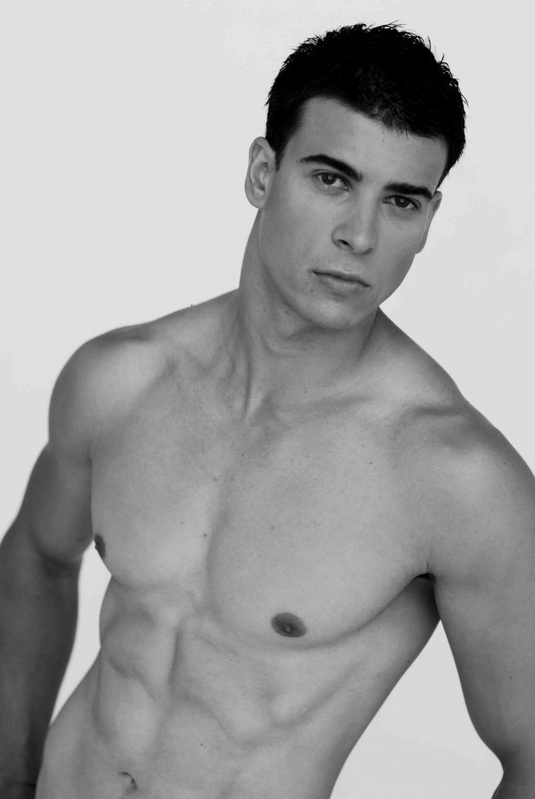 Vlad, fratele Andei Adam, este fotomodel in Australia - WOWBiz