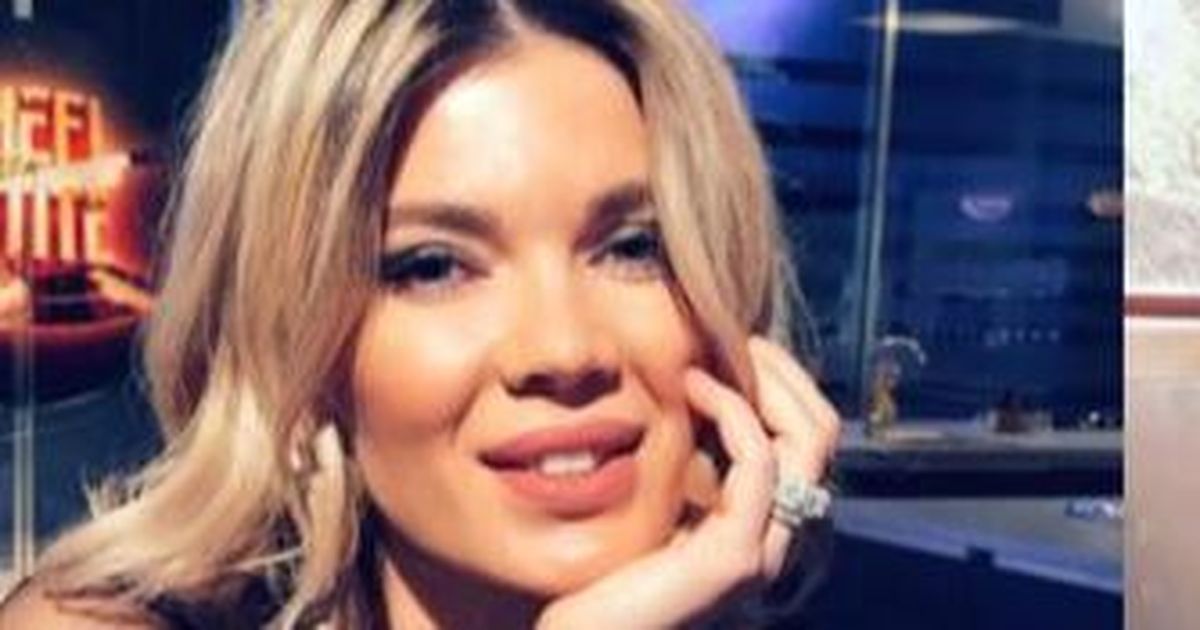 Gina Pistol si Smiley s-au impacat? Gestul blondei fata de artist spune ...