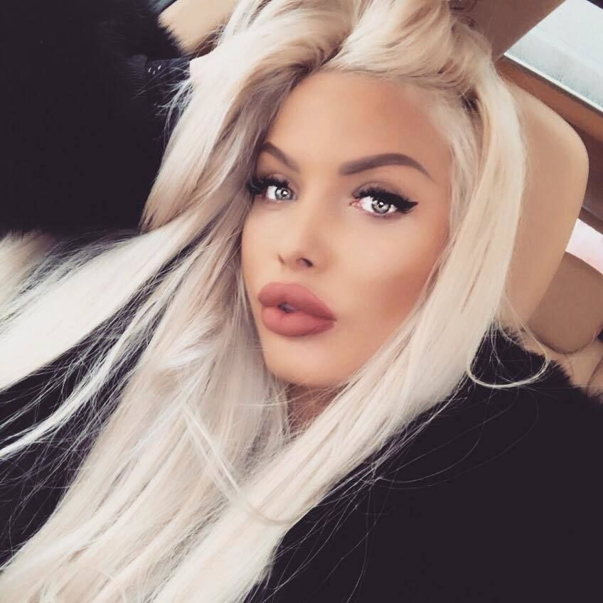 Ce a aparut pe pagina de Facebook a Loredanei Chivu dupa ce a incercat sa se sinucida - WOWBiz