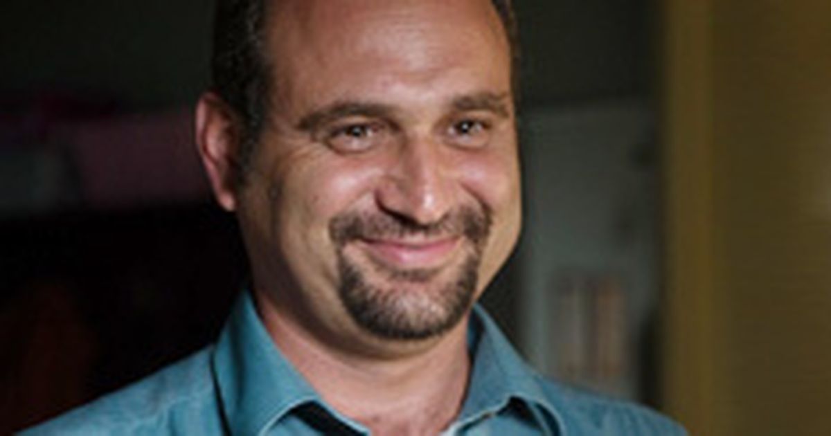 "Celentano" din "Las Fierbinti" isi vrea drepturile de la CREDIDAM ...