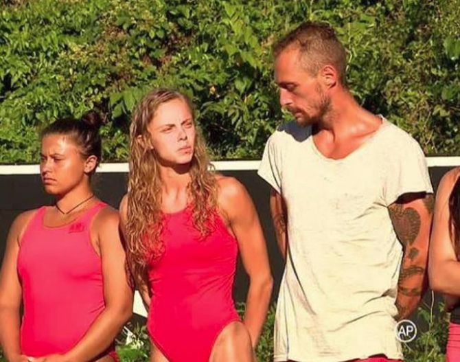 Diana Bulimar vorbeste despre plimbarile nocturne cu Vladimir Draghia ...