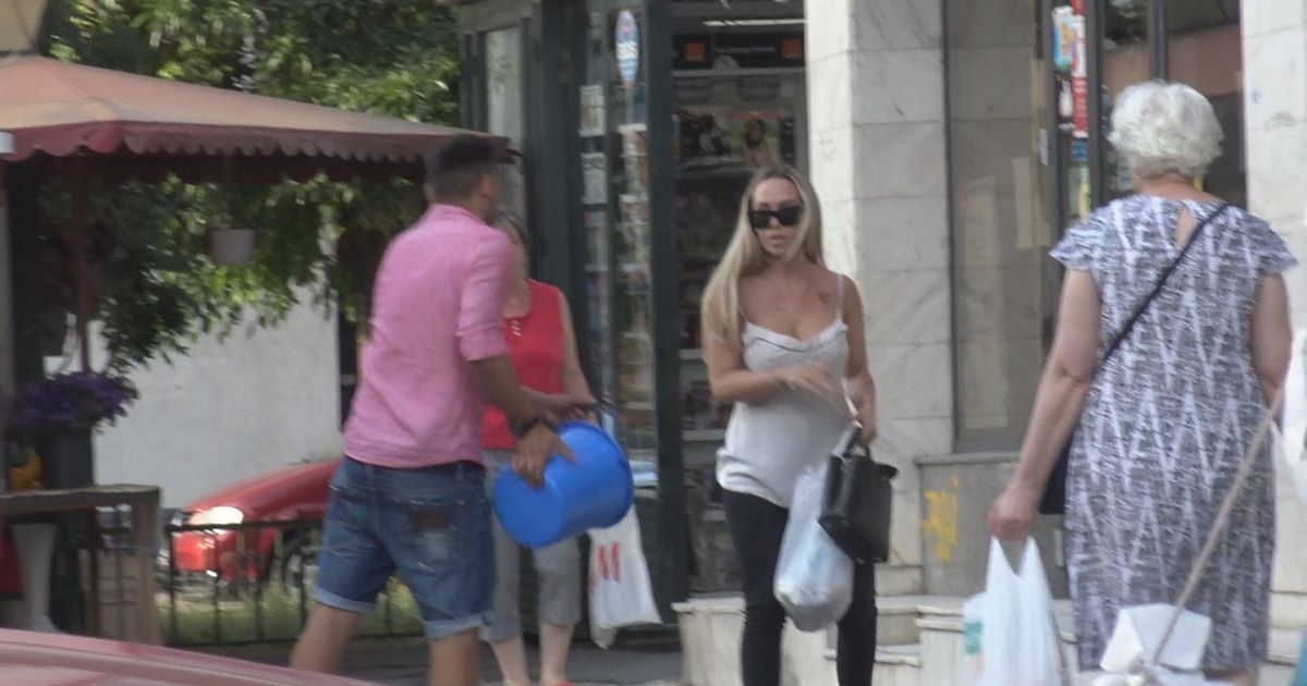 Raluca Podea, umilita de un "parcagiu". - WOWBiz