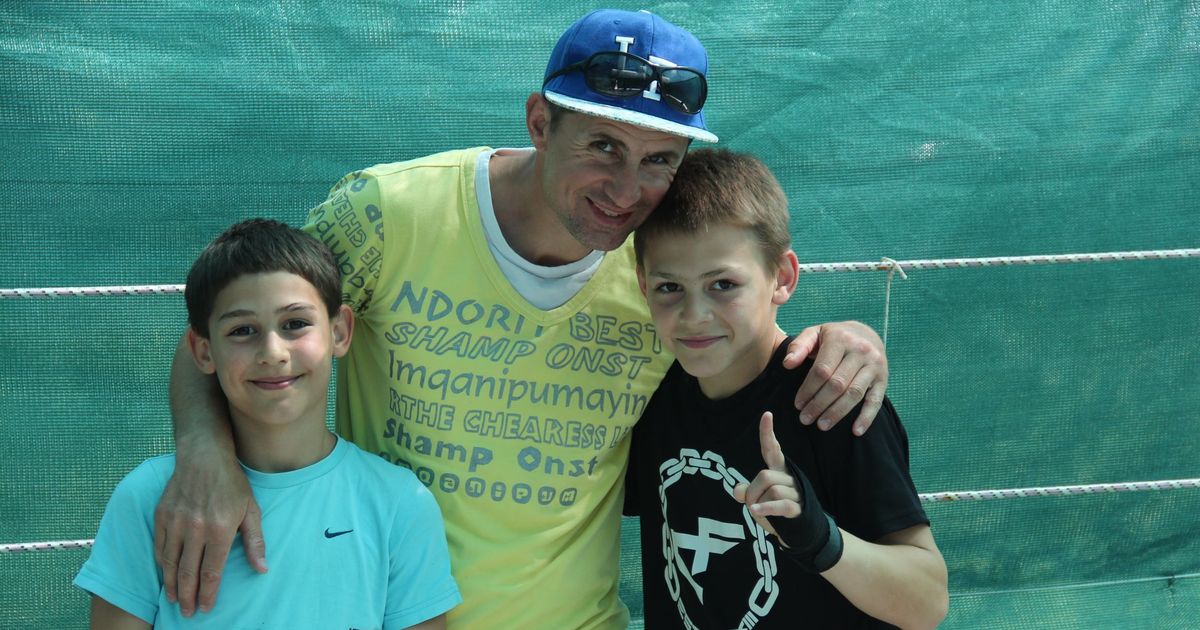 Giuliano Stroe si fratele lui, Claudio, s-au apucat de box! - WOWBiz