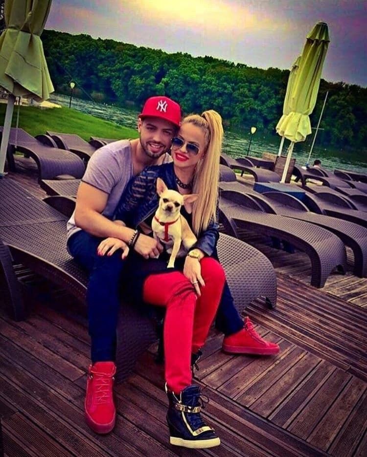 Catelul Andei Adam, "amendat" de un politist comunitar. Motivul este ...