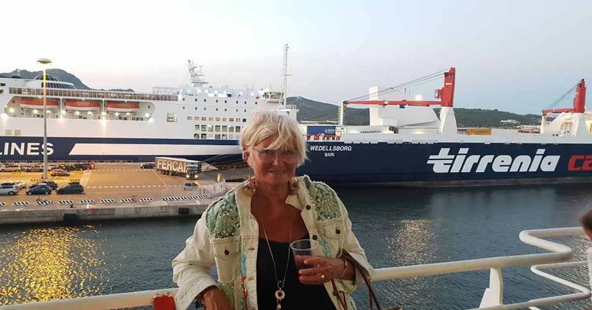 Monica Tatoiu face plaja si baie goala in concediu! "Stii ce misto e ...