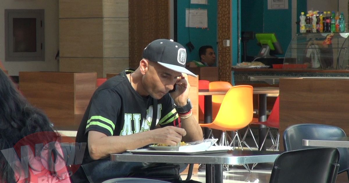 VIDEO! Mircea Zara e ocupat rau! Nici la masa nu lasa telefonul de la ...