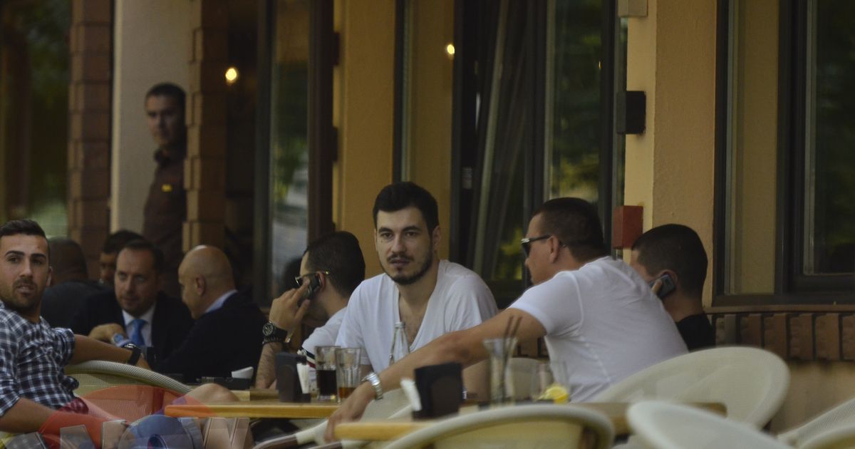 VIDEO! Piturca jr, innebunit de un manechin celebru la terasa! Andra ...