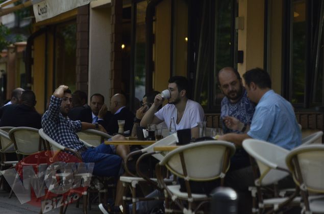 VIDEO! Piturca jr, innebunit de un manechin celebru la terasa! Andra ...