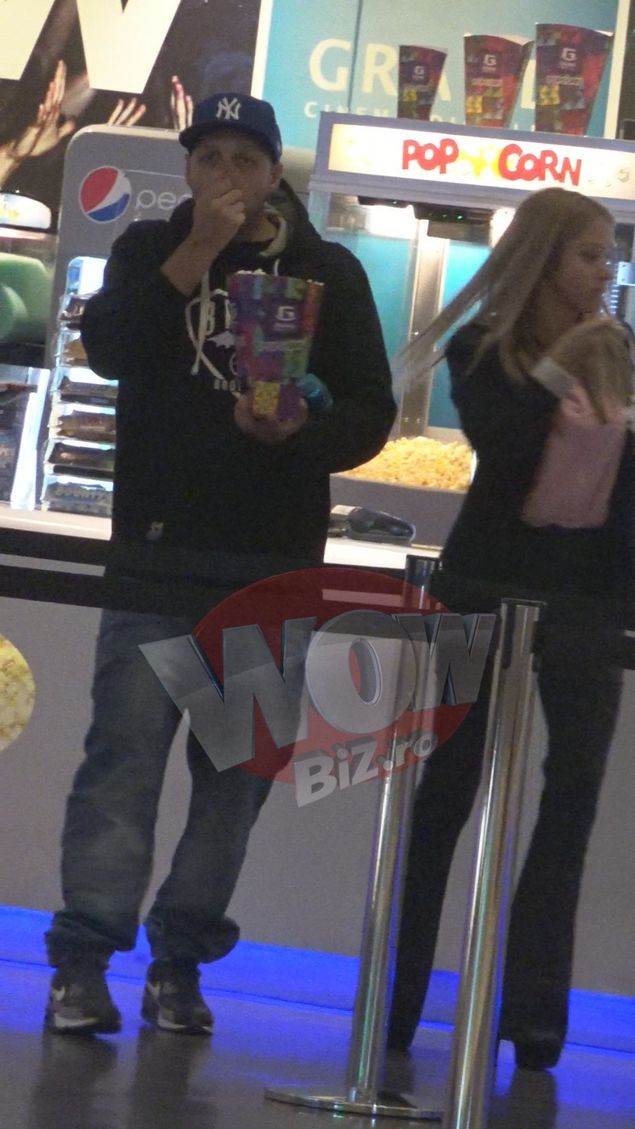 Video! Ombladon si-a scos sotia la un popcorn! Rapper-ului ii place sa ...